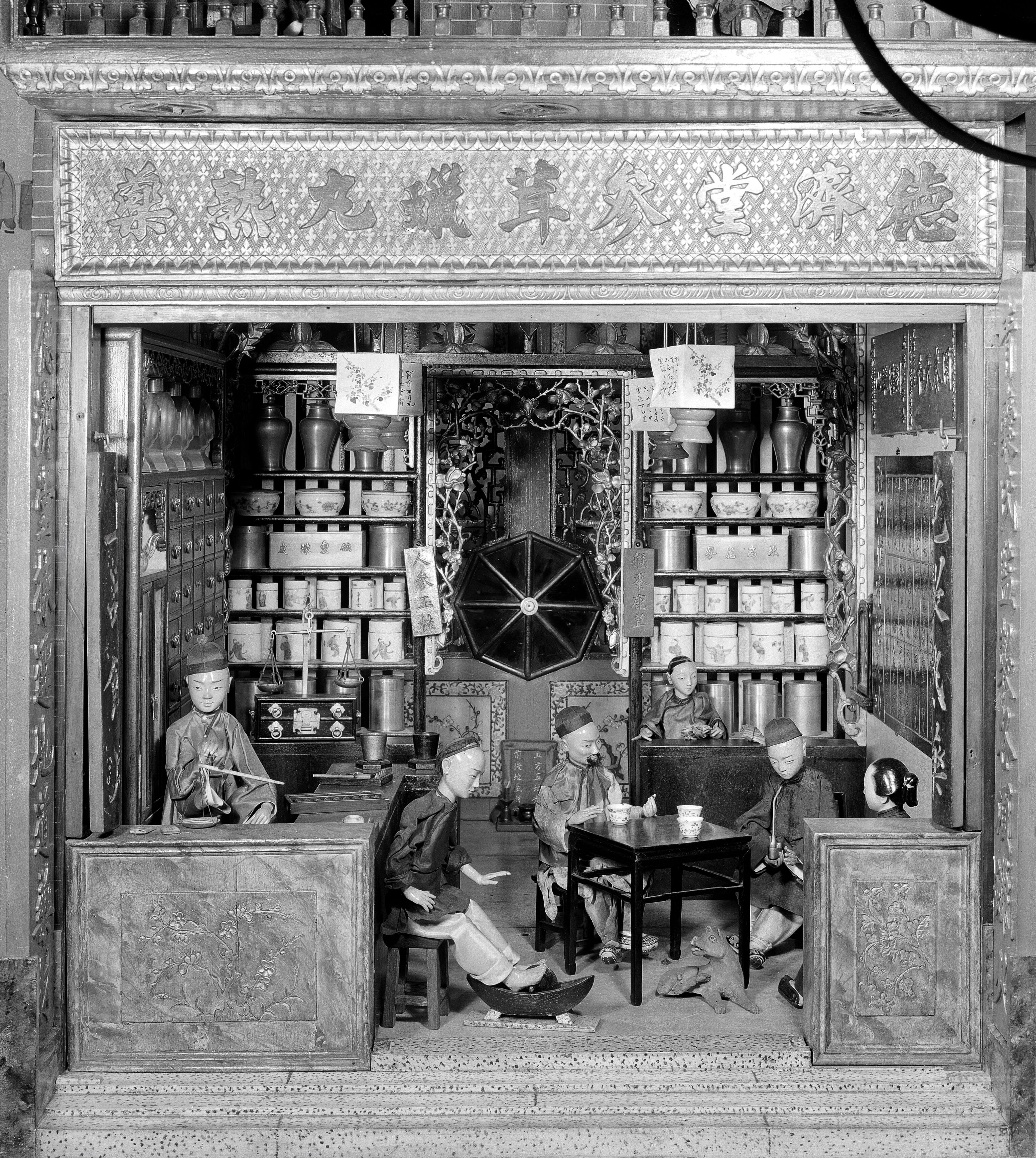 Model of Chinese pharmacy, 19th century | Wellcome Collection