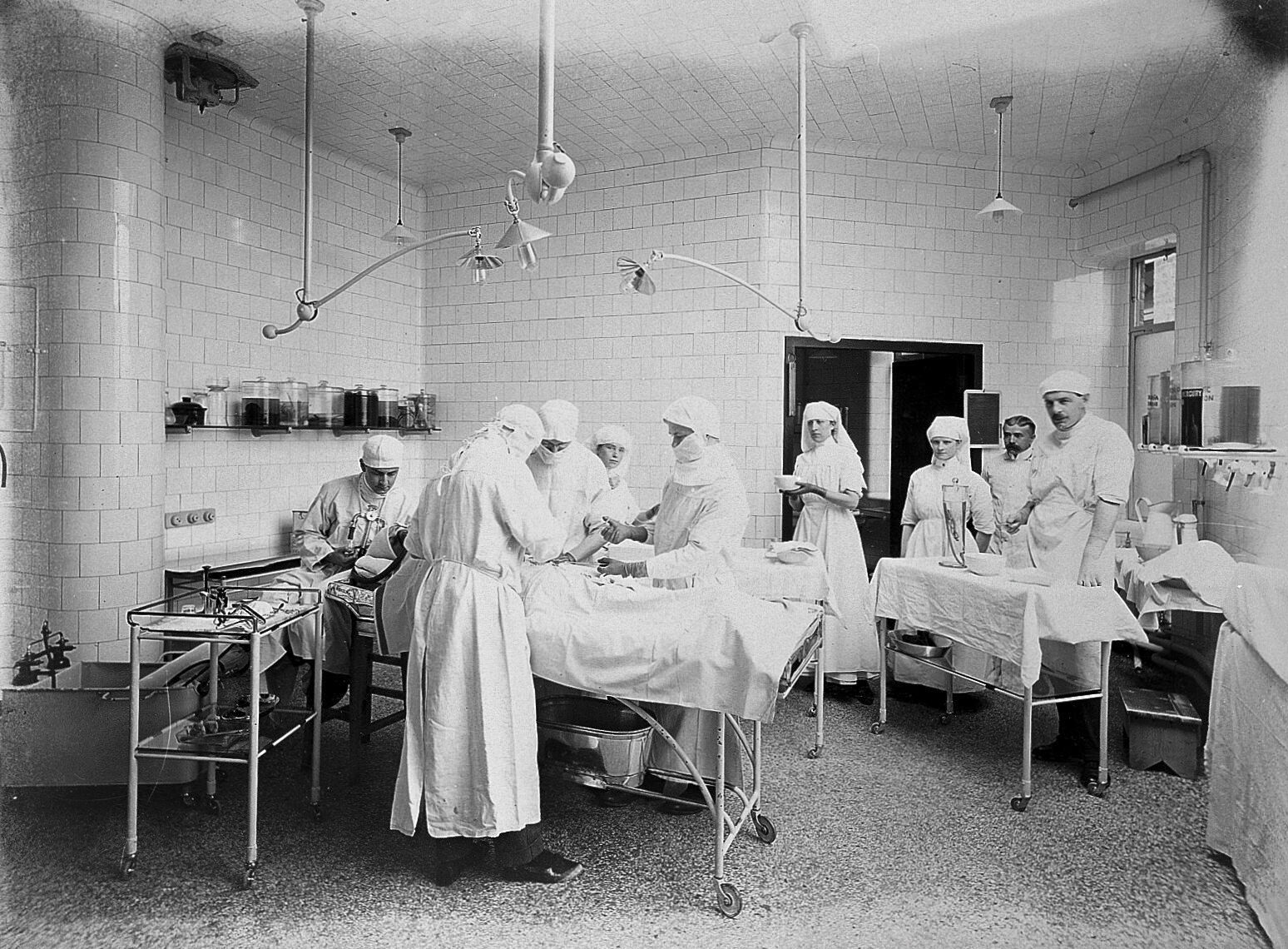 Operating theatre, Great Northern Central Hospital. | Wellcome Collection