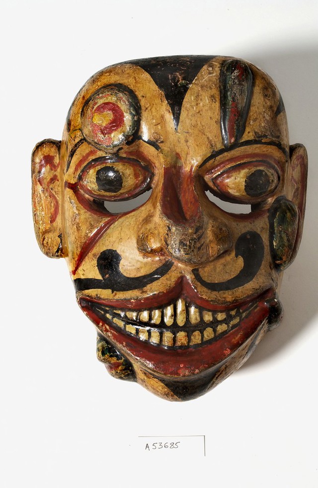 Grotesque yellow mask | Wellcome Collection