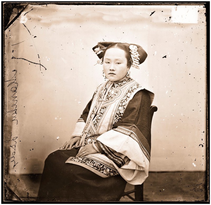 Peking, China: a seated Manchu lady wearing a coiffure. Photograph by ...