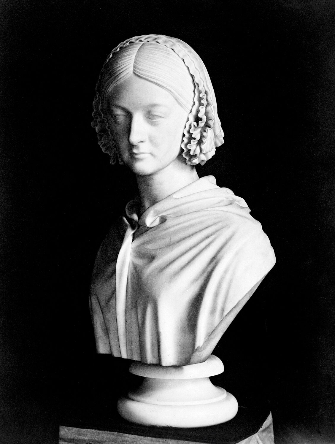 M0002369: Bust of Florence Nightingale (1820-1910) / M0002370: Portrait ...